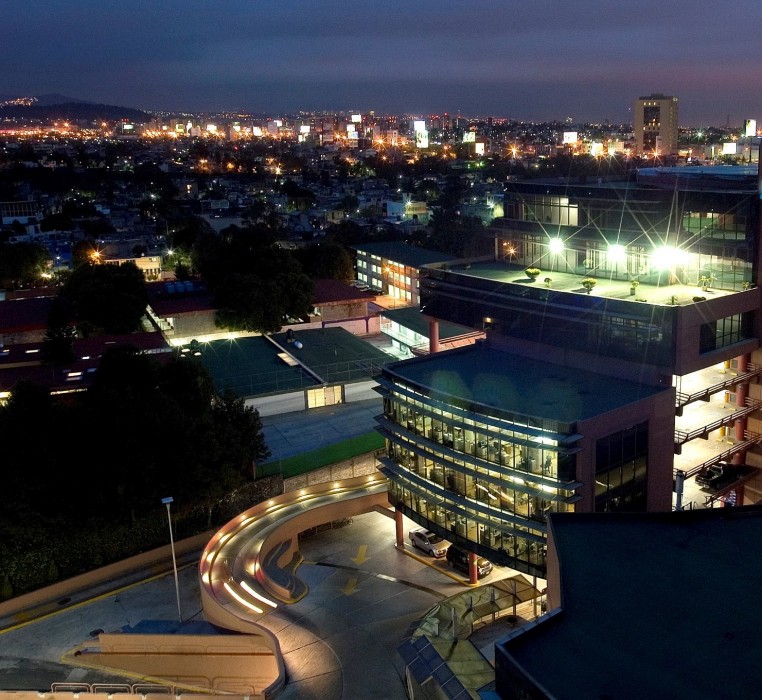 EDIFICIO ANEXO DE ESTACIONAMIENTO DEL HOSPITAL MÉDICA SUR 2003